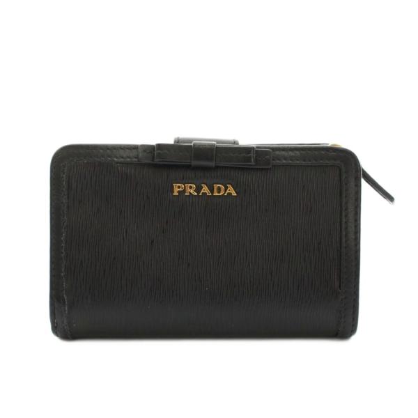 プラダ PRADA 二つ折り財布 コンパクトウォレット レザー リボンモチーフ 黒 ブラック /YM ■OH レディース【ブランド】プラダ PRADA【実寸サイズ】ヨコ：14cm　タテ：9cm　マチ：2.5cm　　【素材】レザー　【色】黒 ...