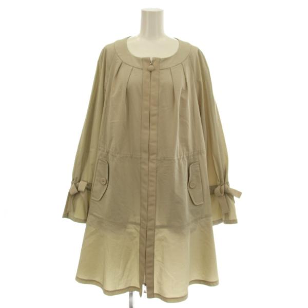 トゥービーシック TO BE CHIC ノーカラージャケット 薄手 リボン 46 ベージュ W7A02-437-40 【ブランド】トゥービーシック TO BE CHIC【表記サイズ】46【実寸サイズ】身幅：55cm　着丈：82cm　ゆき丈：...