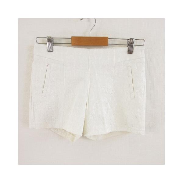 トゥウェンティースリー Twenty three ショートパンツ 総柄 ストレッチ オフホワイト 白 *T625 レディース【表記サイズ】表記はございませんが、M相当だと思われます。【実寸サイズ】ウエスト：68cm　もも幅：24cm　裾幅：...