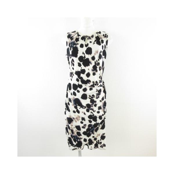 ウォリス wallis 膝丈ワンピース Iライン ノースリーブ 総柄 オフホワイト 白 黒 36 *T410 レディース【表記サイズ】UK 8/EUR 36/日本サイズS-M相当【実寸サイズ】身幅：44cm　総丈：94cm　　【素材】レーヨ...