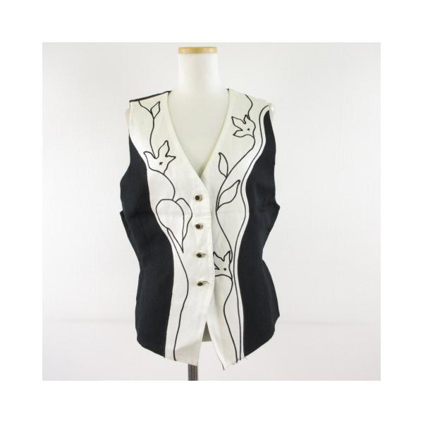 Chalet Blanc ベスト 刺繍 黒 *T585 レディース【表記サイズ】表記はございませんが、M相当だと思われます。【実寸サイズ】身幅：48cm　着丈：53（後）62.5（前）cm　　【素材】レーヨン55% 麻45%【色】黒×オフホ...