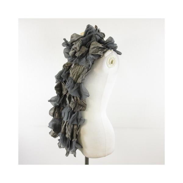 アビステ liebe ストール グレー *T172 レディース【実寸サイズ】全長（フリンジ含まず）：約186cm　幅：約35cm　　【素材】金属繊維50% 毛30% 絹20%【色】グレー×ベージュ（光沢）　画像6の色味が近いです。【状態】使...