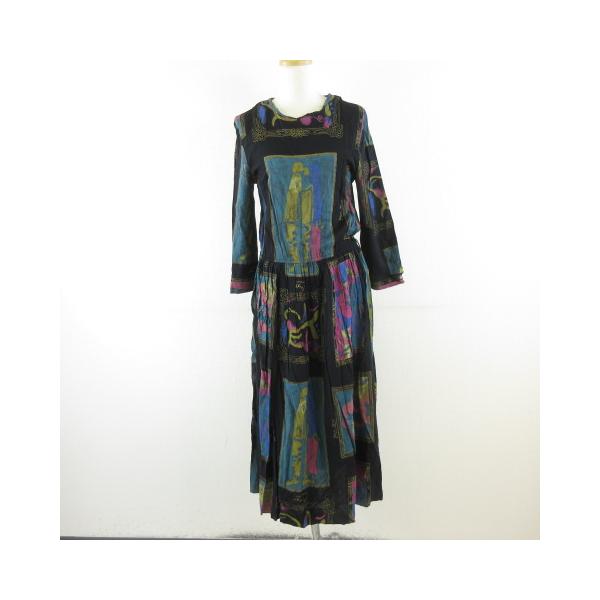 periwinkle ワンピース ロング 長袖 総柄 黒 *T452 レディース【表記サイズ】表記はございませんが、M-L相当だと思われます。【実寸サイズ】肩幅：39cm　身幅：44cm　袖丈：47cm　総丈：118cm　　【素材】表記がな...