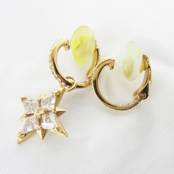 スワロフスキー SWAROVSKI イヤリング シンボリック スター Symbolic Star 5517732 ゴールドカラー アクセサリー レディース【ブランド】スワロフスキー SWAROVSKI【実寸サイズ】全長3ｃｍ　幅1.5ｃｍ　...