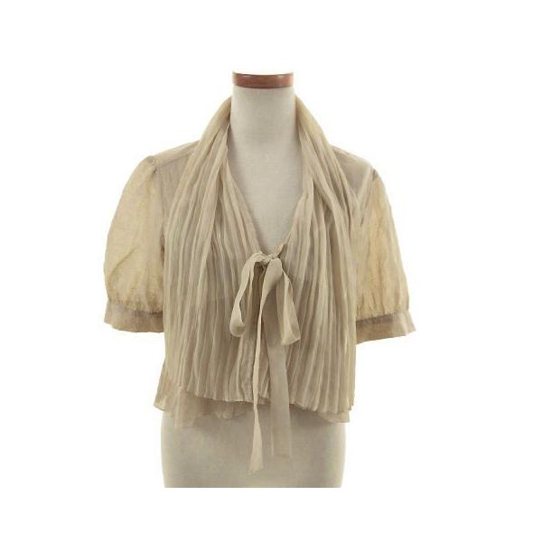 ペルシ persil ボレロ ジャケット 半袖 シースルー ベージュ M レディース【ブランド】ペルシ persil【表記サイズ】M【実寸サイズ】肩幅：35cm　身幅：42cm　着丈：43cm　袖丈：28cm　　【素材】ポリエステル65% ...