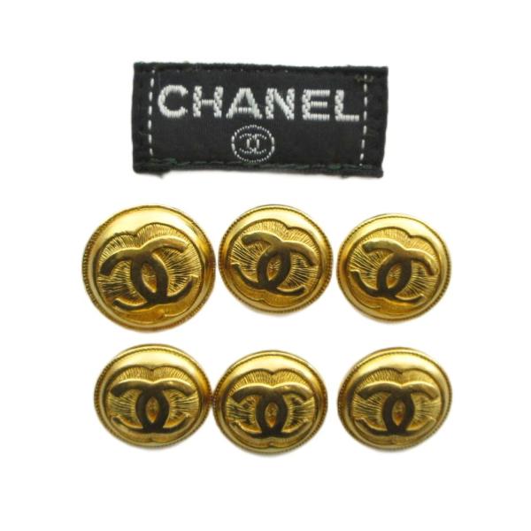 シャネル CHANEL ボタン ブランドタグ 6個セット ロゴ ココマーク ゴールド色 ■GY18 /MQ ■OH その他【ブランド】シャネル CHANEL【表記サイズ】実寸サイズをご参考ください。【実寸サイズ】大 約1.8cm　小 約1....