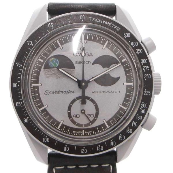 オメガ OMEGA × スウォッチ Swatch ミッション トゥ アースフェイズ 腕時計 ウォッチ クォーツ クロノグラフ SO33M700【ブランド】オメガ OMEGA【実寸サイズ】バンド幅：2cm　腕周り：18cm　ケース・タテ：40...