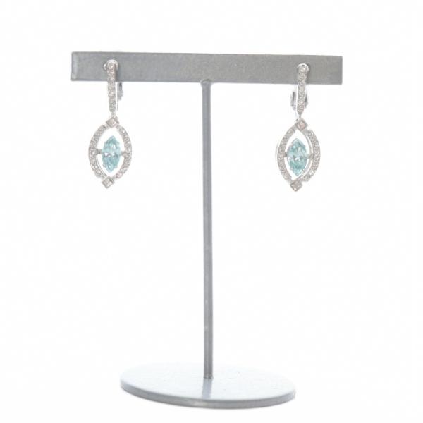スワロフスキー SWAROVSKI Sparkling Dance イヤリング シルバー色 /SR レディース【ブランド】スワロフスキー SWAROVSKI【表記サイズ】実寸サイズをご参照ください。【実寸サイズ】タテ×2.5cm　幅×0.7...