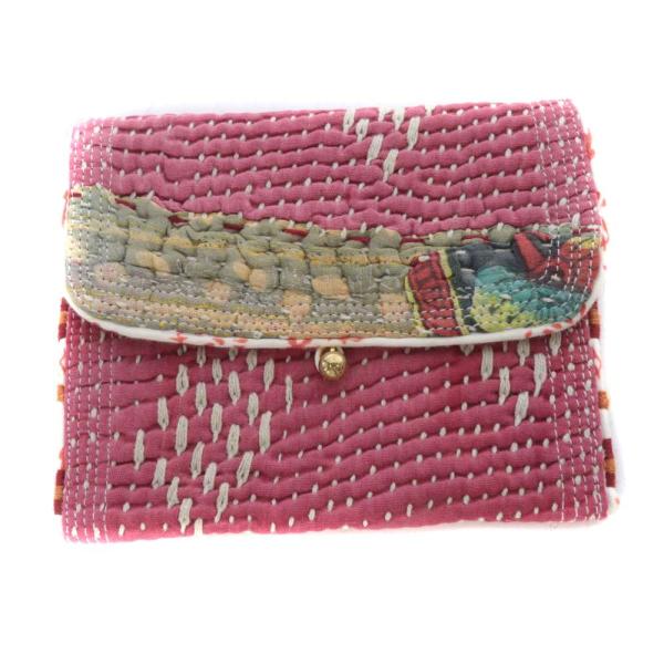 パサンドバイヌキテパ Pasand by ne Quittez pas Kantha Pouch ポーチ ピンク /SR ■SH 【表記サイズ】実寸サイズをご参照ください。【実寸サイズ】ヨコ：13.5cm　タテ：11cm　マチ：0.5cm　...