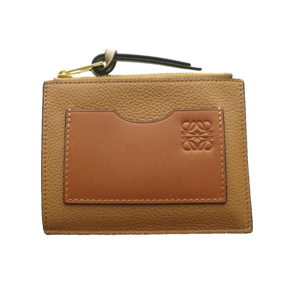 ロエベ LOEWE スクエアコインカードホルダー ラージ 茶 ブラウン C660Z40X07 /SS ■OS ■OH 【ブランド】ロエベ LOEWE【実寸サイズ】ヨコ：約12cm　タテ：約9.5cm　マチ：約1cm　　【色】茶 ブラウン 【...