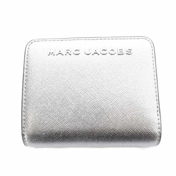マークジェイコブス MARC JACOBS 二つ折りコンパクトウォレット 二つ折り財布 シルバー色 4F4SMP002S01 /SR レディース【ブランド】マークジェイコブス MARC JACOBS【表記サイズ】実寸サイズをご参照ください。...
