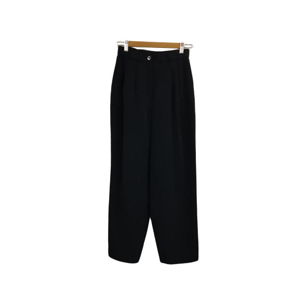 アデンダ Addenda パンツ テーパード ロング タック 無地 黒 ブラック レディース【表記サイズ】表記タグがございません。(実寸サイズをご確認ください。)【実寸サイズ】ウエスト：64~70cm　もも幅：31cm　裾幅：19cm　股上...