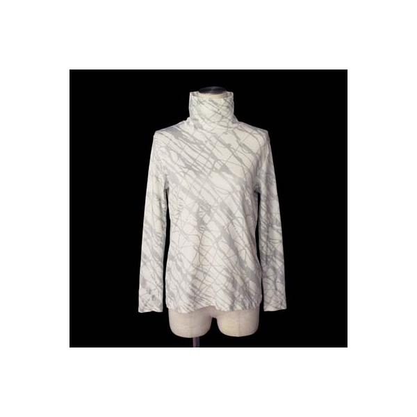 ドゥクラッセ DoCLASSE カットソー 超長綿タートルネック 総柄 M 白 レディース【ブランド】ドゥクラッセ DoCLASSE【表記サイズ】M【実寸サイズ】肩幅：40cm　身幅：44cm　着丈：57cm　袖丈：55cm　　【素材】綿1...