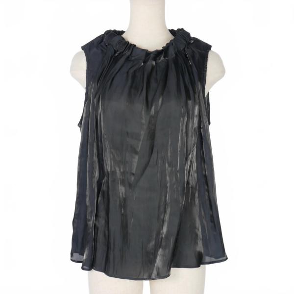 ヨロ YOLO ノースリーブ シアーブラウス プリーツ F 黒 ブラック レディース【表記サイズ】F【実寸サイズ】身幅：68cm　着丈：59cm　　【素材】ポリエステル100%【色】ブラック　※照明や撮影環境により、実物と若干お色が違う場合...