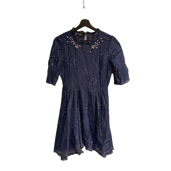 スレトシス Sretsis ワンピース 星座 ひざ丈 紺 ネイビー■WGA レディース【表記サイズ】実寸サイズをご参照ください。【実寸サイズ】肩幅：約34cm　身幅：約41cm　袖丈：約26cm　総丈：約79cm　　【素材】レーヨン　ナイロ...