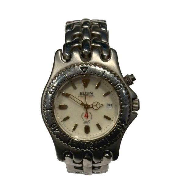 エルジン ELGIN  腕時計 ウォッチ クォーツ ジャンク品 シルバーカラー ■GY99 メンズ【ブランド】エルジン ELGIN 【表記サイズ】-【実寸サイズ】バンド幅：約2cm　腕周り：約21cm　ケース・タテ：約35mm　ケース・ヨコ...