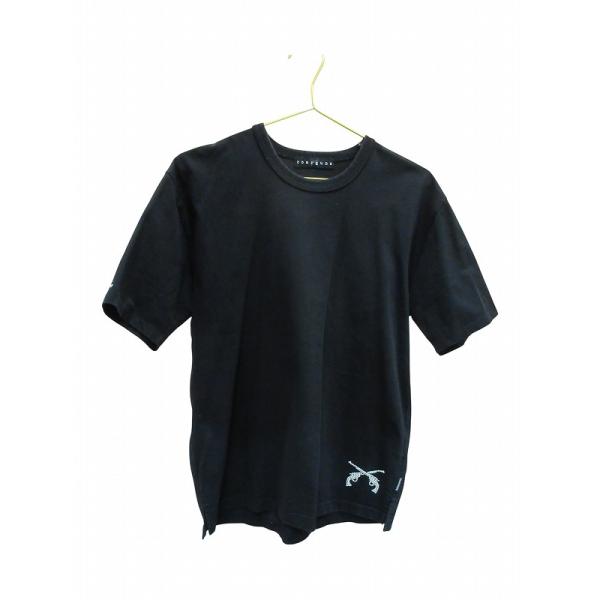 ロアー roar Tシャツ メンズ【ブランド】ロアー roar【表記サイズ】3【実寸サイズ】肩幅：49cm　身幅：55cm　着丈：68cm　袖丈：22cm　　【素材】綿100【色】ブラック【状態】・使用感が少なく、状態の良い商品です。　※あ...
