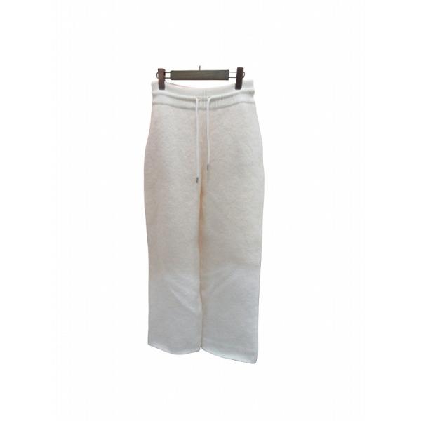 JACQUEMUS JACQUEMUSルームウェア レディース【ブランド】JACQUEMUS【表記サイズ】XS【実寸サイズ】ウエスト：60-70cm　もも幅：26cm　裾幅：13cm　股上：34cm　股下：74cm　　【素材】モヘア　メリノ...