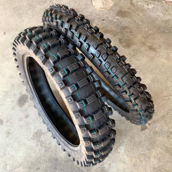 送料込 ミディアムから軟質路面までMXタイヤ前後セットエアボリューム大きくブロック高く強烈なトラクショントレッド面が柔らかく空気圧調整でかなりの難所まで対応ブレーキングしながらライン変更が容易なフロントタイヤVRM-462F 80/100-...