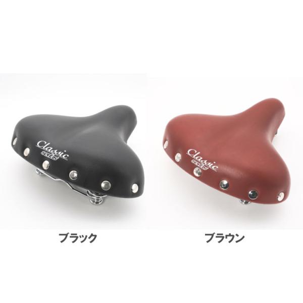 ■カラー：ブラック、ブラウン■参考重量：約780g■サイズ：258x254mm■クラシックタイプのクルーザーサドル。■クロームリアスプリング。■クロームボタン。■防水ビニール表面素材。■CODE(RW)：ブラック(650712)、ブラウン(...