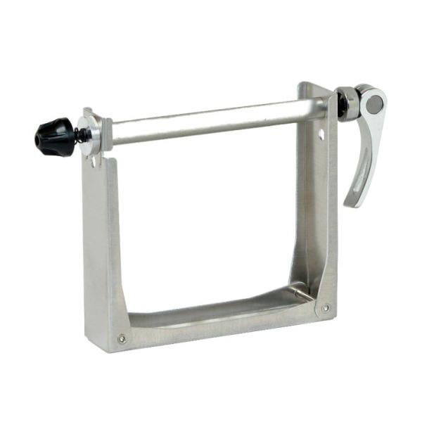 ■新型エンド金具■材質：アルミ■エンド幅：１３０ｍｍ■高さ：約110mm（旧品より２cmプラス）　　　　エンド金具の本体に、約110mm用と約95mm用の穴が開いています。　　　　下方の95mm用の穴を使用したとき、内側に向かって絞られてい...