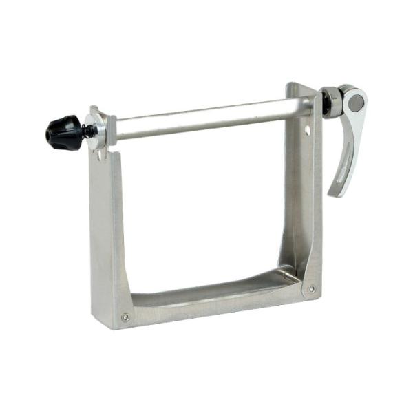 ■付属スペーサー付き■新型エンド金具■材質：アルミ ■エンド幅：135mm ■高さ：約110mm（旧品より２ｃｍプラス） 　　　　エンド金具の本体に、約110mm用と約95mm用の穴が開いています。　　　　下方の95mm用の穴を使用したとき...