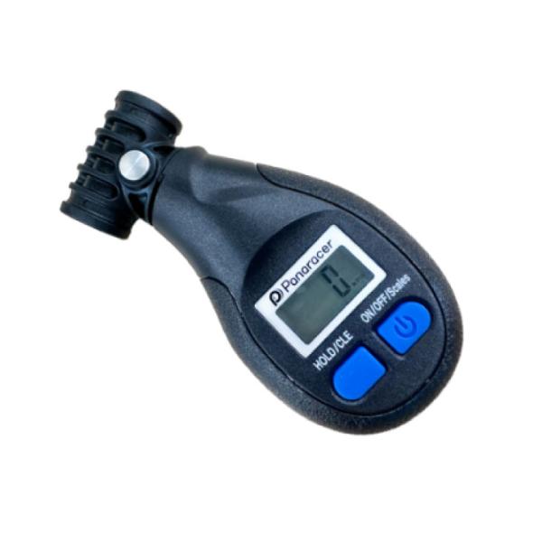 ■回転式デュアルヘッド採用で仏・米式のバルブに対応■2種類の単位で内圧を表示（kPa・BAR）■ワンボタン（左側）で表示記憶・表示リセットが可能■オートOFF機能があるので消し忘れても自動でOFF（45±15秒でOFF、その5秒前にビープ音...