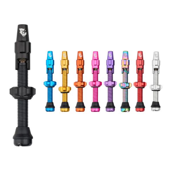 ■カラー：ブラック、ブルー、ゴールド、オレンジ、ピンク、ウルトラバイオレットパープル、オイルスリック、レッド、ロウシルバー■長　さ：44mm■重　量：約9g■材　質：7075アルミニウム■Clikバルブ専用のチューブレスバルブ■互換性：仏式...