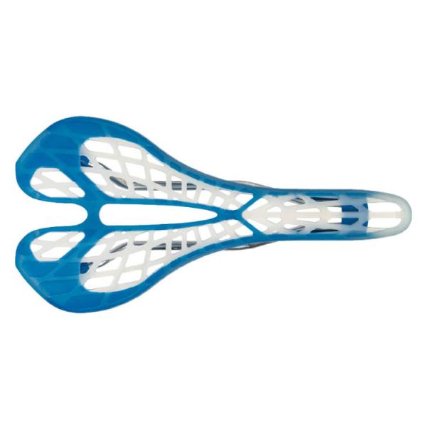 ■カラー：ブルー■レール：Φ7mm クロモリ中空■デュアル デンシティー ウェブ メッシュ■セパレーテッド テール■ポジション サポート■デュアル アーク フレックス■サイズ：L275 x W135 x H55mm■重量：約190g■商品コ...