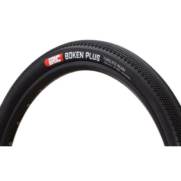 IRC BOKEN PLUS TUBELESS READYグラベルタイヤに待望のロードプラスサイズが新登場。エアボリュームを増した650Bサイズはクッション性に優れ、グラベルレースに最適だ。