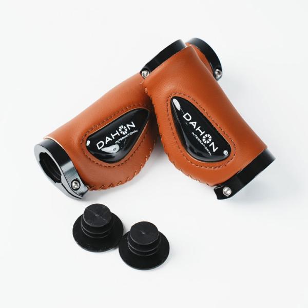 ■カラー：ダークブラウン■素材：レザー+ジェルパーム+アルミロックリング■対応ハンドルエンド径：2.22cm■重量：約212g(ペア)■長さ：ロング：約13.5cm/ショート：約10.0cm(内外の固定パーツからの長さ)■ダホンインターナシ...