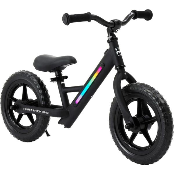 2才から乗れるキックバイク●明るい場所でもかっこいい！●スイッチひとつで簡単ON！●光のバリエーションが選べる！□　特長　□ノーパンクタイヤサドル調整機能スタンド付き輝くオーロララベル□　仕様　□製品寸法：W430×L900×H545mm重...