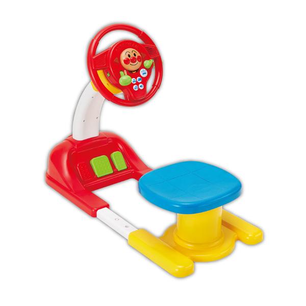 アンパンマンと一緒に出動だ！！当店、人気No,1のキッズドライバー！一度乗ったら降りてくれないおもしろさ！『ぜったいおすすめ！』すわって遊べる本格ドライビングトイ！迫力のサウンド、リアルな操作が人気の秘密です！☆スタッフのおすすめポイント☆...