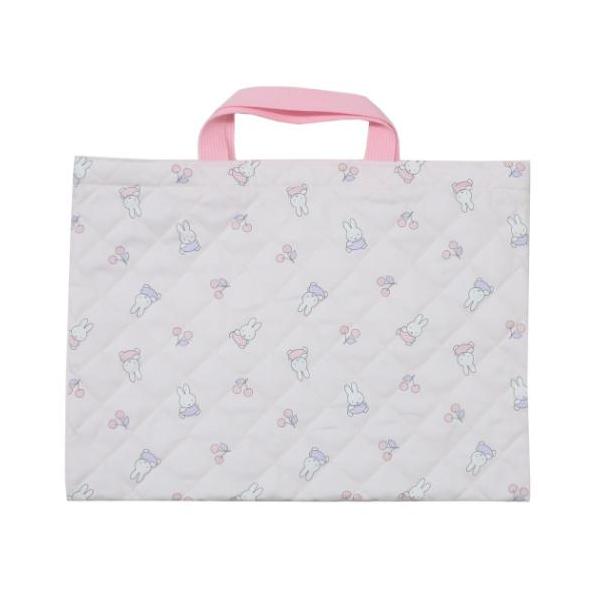 おけいこディックブルーナの人気絵本[miffy/ミッフィーちゃん]から新作キッズ雑貨シリーズが登場こちらはジュニアのお稽古かばんにちょうどいい[キルティングレッスンバッグ]キルティング素材のママの手作り風がとってもかわいい学校でのサブバッグ...