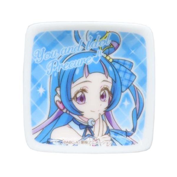おそろいシリーズ第22作目となるアイドルをテーマにした[キミとアイドルプリキュア]グッズにまたまた可愛いnewアイテム登場こちらはかわいい[プチ角小皿]醤油皿などいろいろ使える同デザインの食器いろいろあるのでお揃いにしてください。サイズ：約...