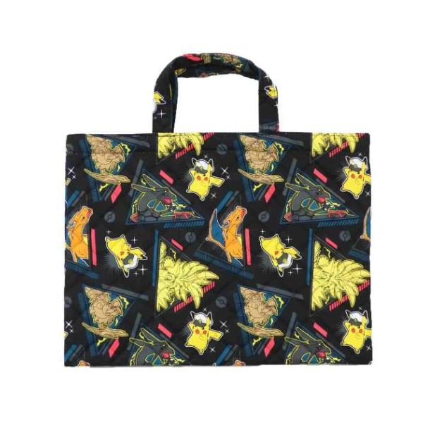 おけいこ大人気[POCKET MONSTER/ポケットモンスター]のキュートな学童雑貨シリーズこちらは定番アイテム[キルティングレッスンバッグ]キルティング素材のママの手作り風でとってもキュート。お道具箱もすっきり収納できるサイズ。外側から...