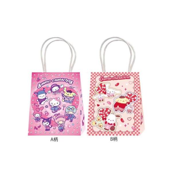 「軽減税率 」クスッと笑えるバラエティ雑貨＆便利な生活用品みつかるHAPPY VALENTINE'S DAYサンリオキャラクターズのかわいいバレンタインギフトミニギフトバッグに俵型クランクチョコを詰め合わせた商品です。表と裏が違うデザインで...