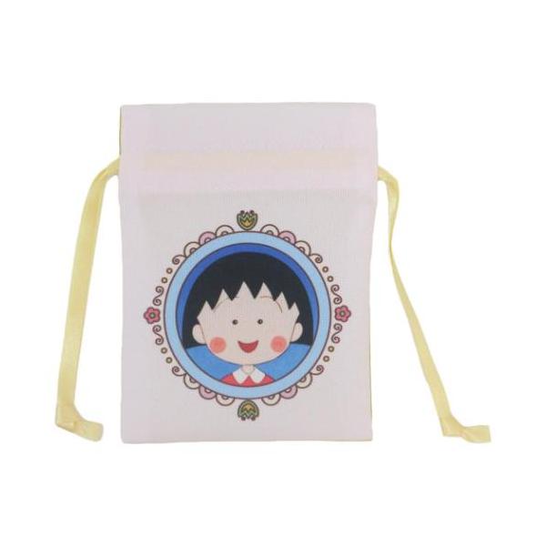 普段持ち歩く日用雑貨もお気に入りでそろえよう90'sのまるちゃんが可愛い[ちびまる子ちゃん]グッズにまたまた可愛いnewアイテム登場こちらは小さくてかわいい[豆巾着ポーチ]小物やお菓子、携帯用のお薬や印鑑などを持ち歩くのに便利なサイズかわい...