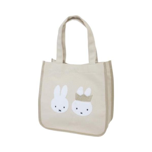 通勤 通学に大活躍ディックブルーナの人気絵本[miffy/ミッフィーちゃん]グッズにまたまた可愛いnewアイテム登場こちらは使いやすく便利な[ミニトートバッグ]ペットボトルや小物入れたり、サブバッグなどいろいろ使えるサイズですマグネットボタ...