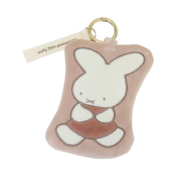 毎日使うものだからこそこだわりを 大人可愛い女性向け雑貨ディックブルーナの人気絵本[miffy/ミッフィーちゃん]グッズにまたまた可愛いnewアイテム登場こちらはイヤホンや小銭など小物入れに便利な[ダイカットポーチ]カラビナ付きなのでリュッ...