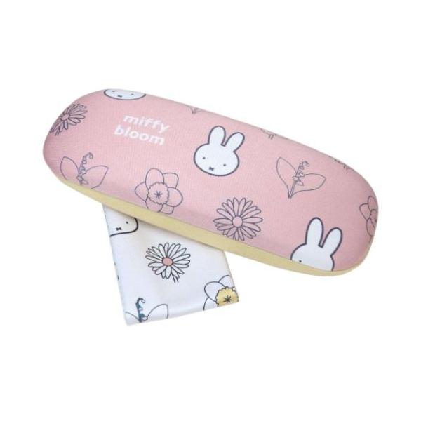 普段持ち歩く日用雑貨もお気に入りでそろえようディックブルーナの人気絵本[miffy/ミッフィーちゃん]グッズにまたまた可愛いnewアイテム登場こちらは大人気アイテム[眼鏡ケース]ハードタイプでカバンの中でも安心プリント入りのかわいいメガネ拭...