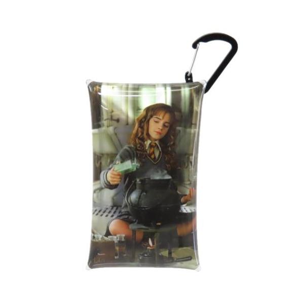 毎日使うものだからこそこだわりを 大人可愛い女性向け雑貨USJなど今なお世界中で人気の高い[ハリーポッター]から便利なアイテム登場こちらはクリア素材がお洒落なクリアマルチケースS鍵やカード リップなどを入れるのにぴったりなサイズ感カラビナ付...