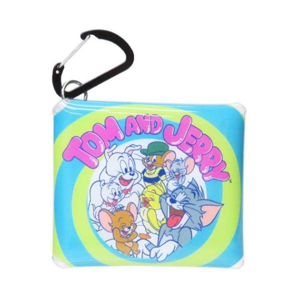 毎日使うものだからこそこだわりを 大人可愛い女性向け雑貨大人気トム＆ジェリーグッズにまたまた可愛いnewアイテム登場こちらは水濡れや汚れに強い人気の[クリアマルチケース]のSSサイズ裏面のボタンを外せば全面が開いて出し入れしやすいカラビナが...