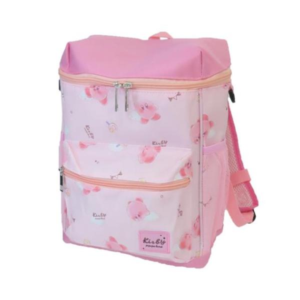 通園大人気ゲーム[星のカービィ]グッズにまたまた可愛いnewアイテム登場こちらはかわいい [デイパック（キッズリュック）]外側に大きなポケットがついていて使い勝手抜群。リュックのズレ落ちを防いでくれるズレ落ち防止のハーネス付きおもちゃやお菓...
