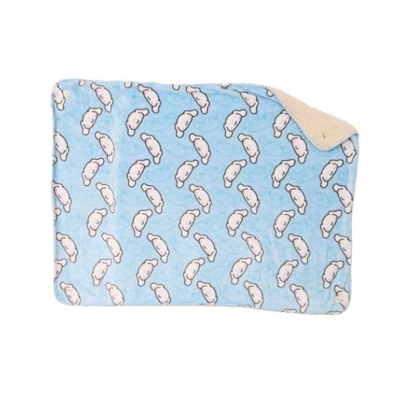 毎日使うものだからこそこだわりを 大人可愛い女性向け雑貨おえかきさんxさんりおきゃらくたーずのウォーマー雑貨シリーズこちらはあったかくて可愛い[3WAYひざ掛け]裏面はもこもこボア生地になっているので寒い日もぬくぬくボタンを留めて巻きスカー...