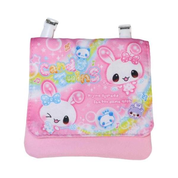 おしゃれ毎日が楽しくなるキュートなZAKKAシリーズこちらはハンカチやティッシュ、マスクやお菓子などいろんなものが入れられる[ポシェットポケット]裏面クリップ付きだからスカートやズボン、カバン等にカンタンに取り付け可能マスクとタオルを分けら...