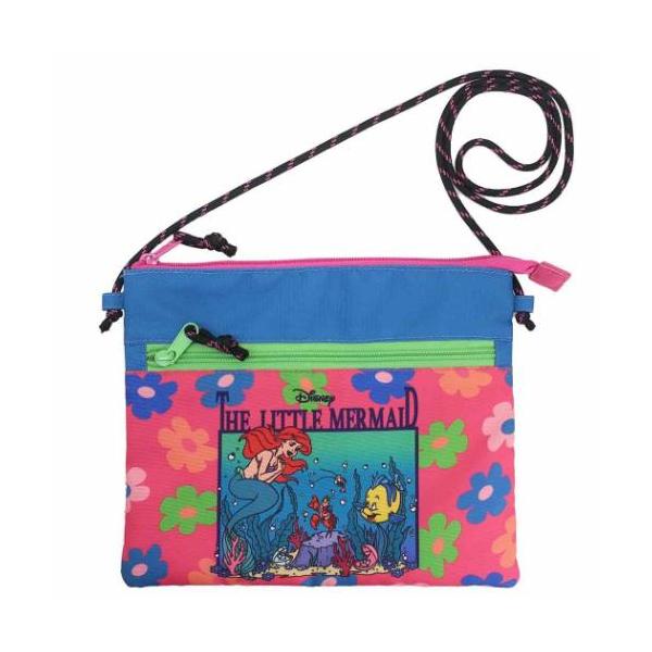 大人女子にぴったり お気に入りの鞄やお財布が充実大人気ディズニーキャラクターグッズにまたまた可愛いnewアイテム登場カラフルポップなレトロアート[NOSTALGICA]シリーズこちらは使いやすい[サコッシュ]ちょっとしたおでかけに便利前面、...