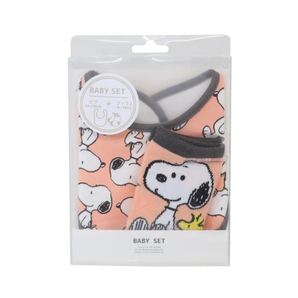 ベビー用品大人気[PEANUTS/SNOOPY]のベビーグッズシリーズこちらはかわいい[ビブ＆ソックスセット]出産祝いなどのギフトにもぴったりデザインいろいろあるのでお気に入りをみつけてくださいサイズ：（ビブ）約19x28cm/（ソックス）...