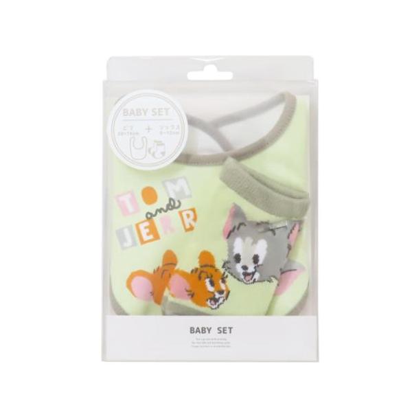 ベビー用品大人気トム＆ジェリーのベビーグッズシリーズこちらはかわいい[ビブ＆ソックスセット]出産祝いなどのギフトにもぴったりデザインいろいろあるのでお気に入りをみつけてくださいサイズ：（ビブ）約19x28cm/（ソックス）約9-12cm素材...