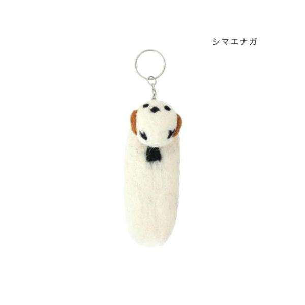 普段持ち歩く日用雑貨もお気に入りでそろえようリップを可愛く収納できるフェルトのリップホルダー。使いたいときにいつでもさっと見つけられて便利！キーホルダーとして使うのもおすすめです。1つ1つ手作業で作られるフェルトアイテム。ヒツジの毛を広げて...